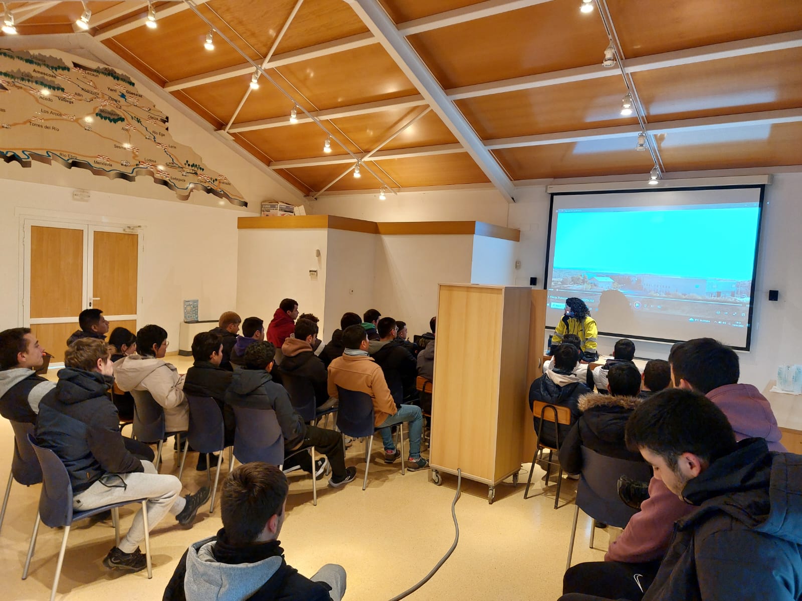 Alumnado del Politécnico visita la planta de separación de residuos de ...