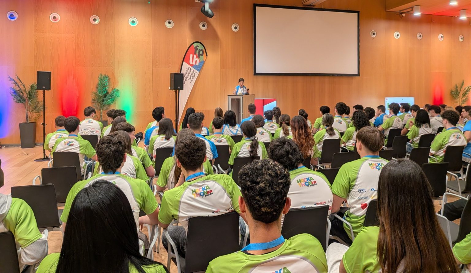 CI Politécnico Estella participa en el Hackathon 2025 de la Formación ...
